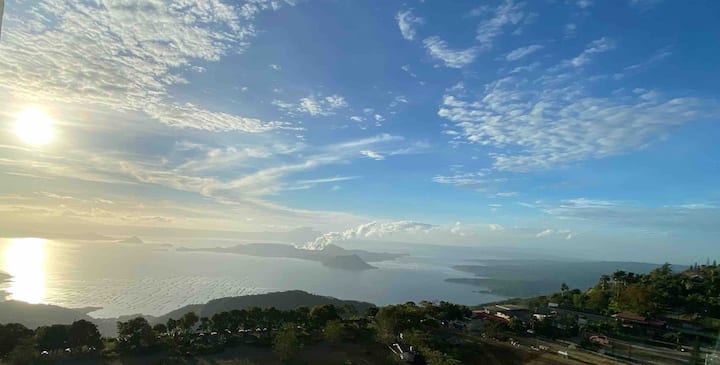 High-rise Condo With Taal Lake View! - Tagaytay
