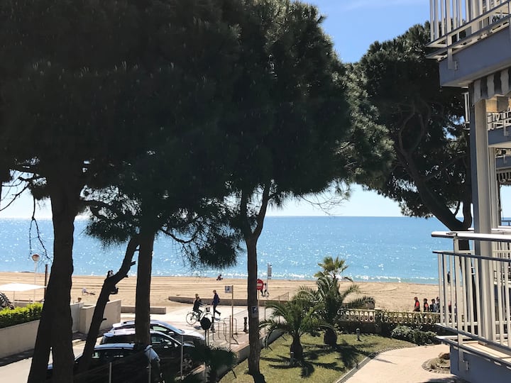 Luminoso Apartamento En Primerísima Línea De Mar - Vilafortuny
