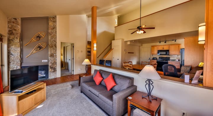 2br+loft, Pvt Hot Tub, Sleeps 11, Ski In-out! 109 - Colorado