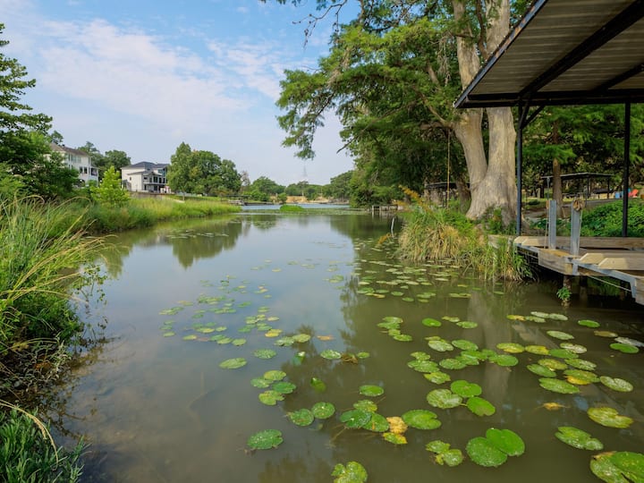 Relaxing 3 Bedroom House On The River - Seguin, TX