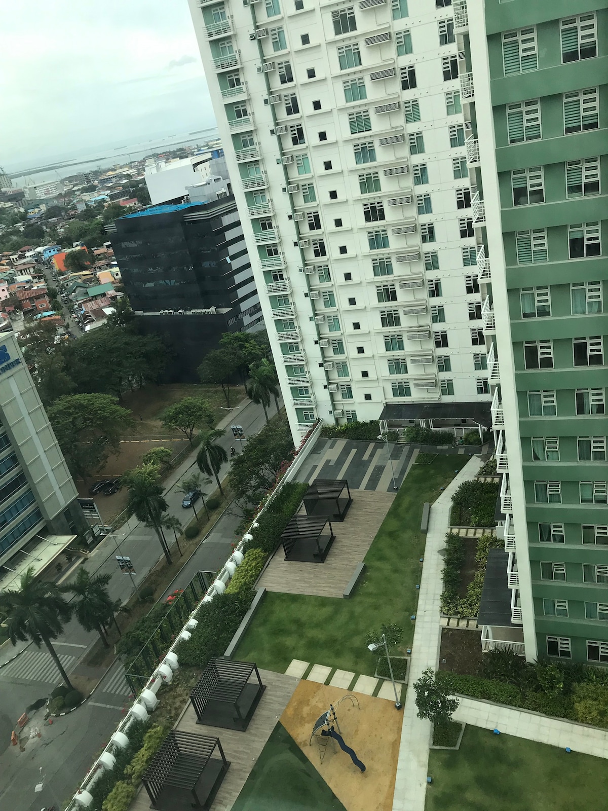 Solinea tower and residence in Ayala center - Condominiums for Rent in ...