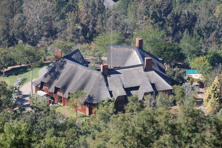 Sparrowhawk Lodge - Hartbeespoort