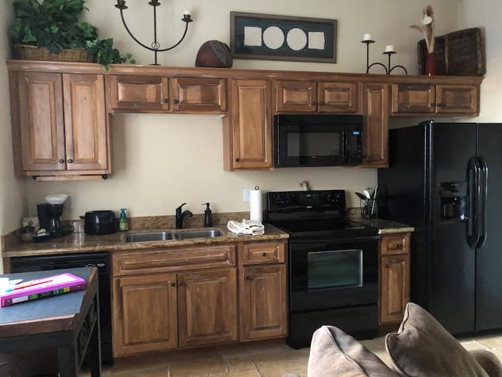 The Casita, One Bedroom Plus Air Matress Sofa Bed! - Phoenix, AZ