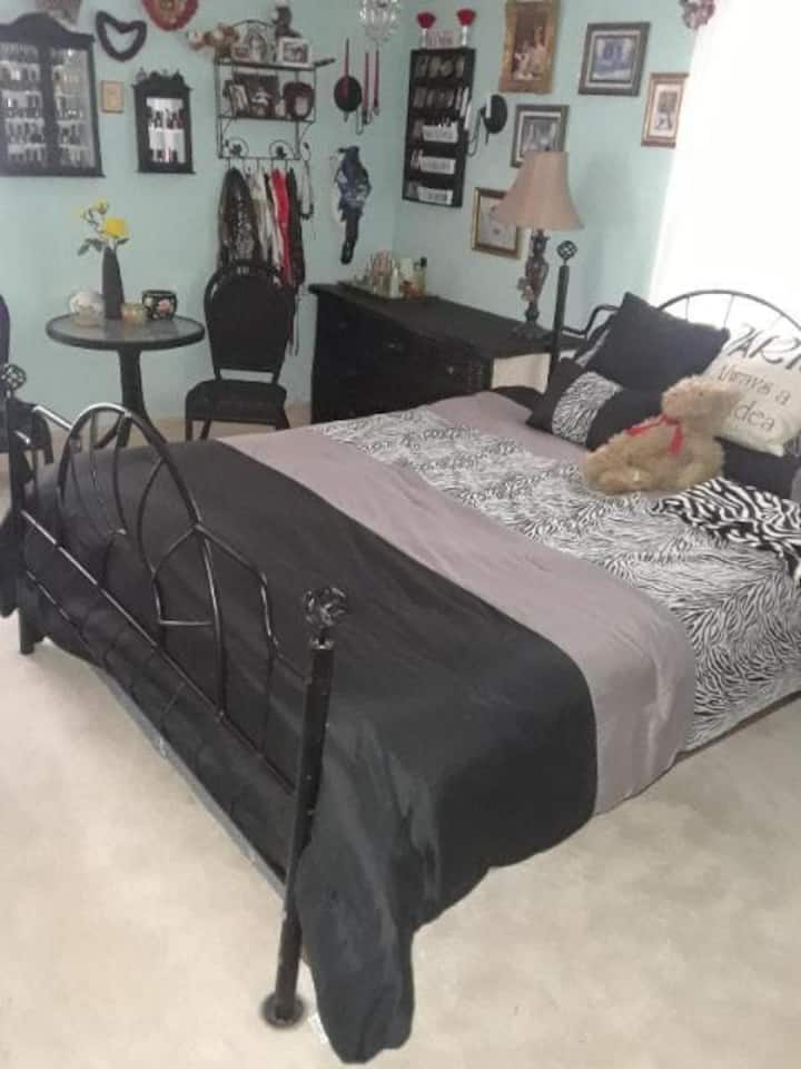 Charming Old Victorian Home With Modern Amenities - Blacksburg, SC