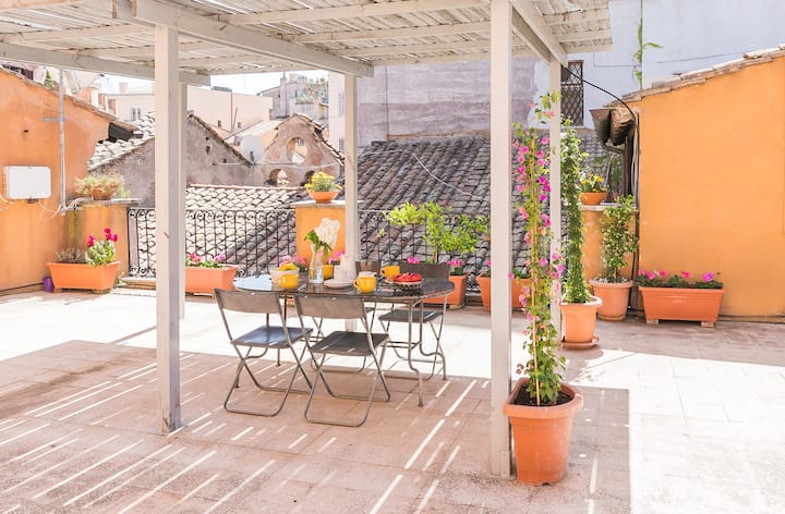 Bohemian apt. with huge terrace at Pompeo theater - Condominiums for ...