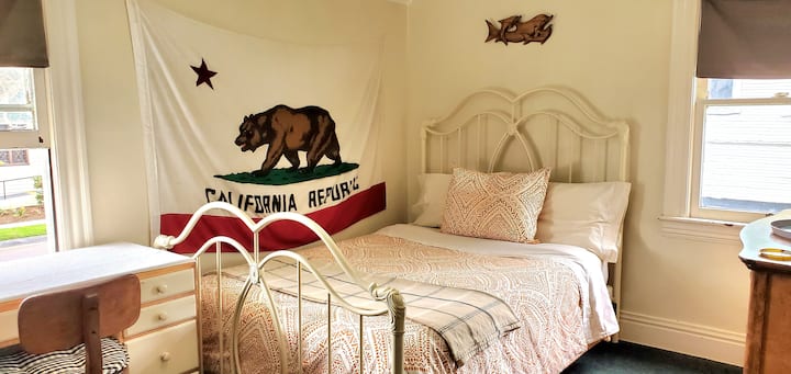 Surfers Paradise V! Room In Historic Hb Home! - Huntington Beach