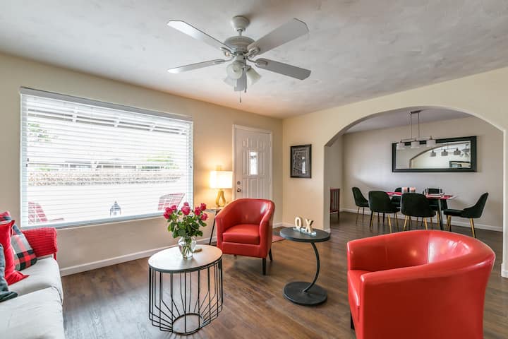 Perfectly Located Phoenix Home - Phoenix