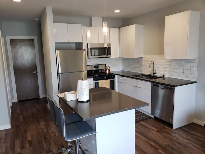 2 Bedroom /1.5bath Private Apt. Close To Downtown! - Seattle, WA