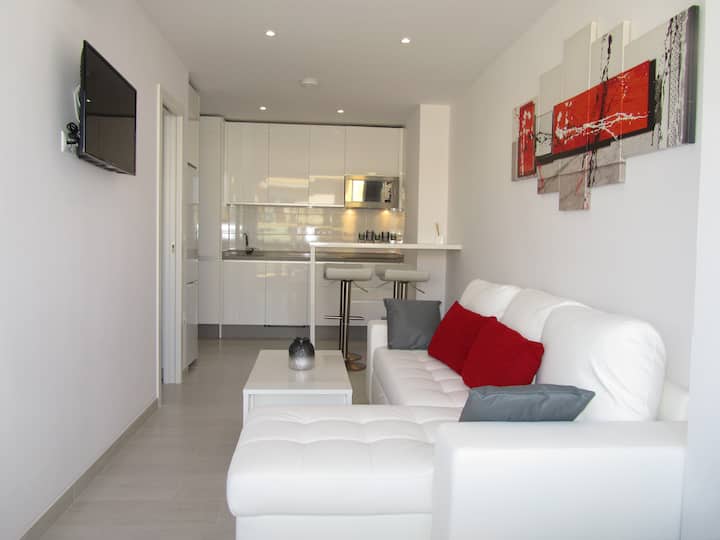 Playa Fontanilla, Parking, Pool, City Centre. - Marbella