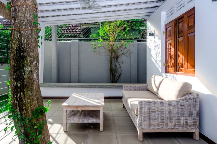 Kongtree Villa With Outdoor Jacuzzi - Sri Lanka