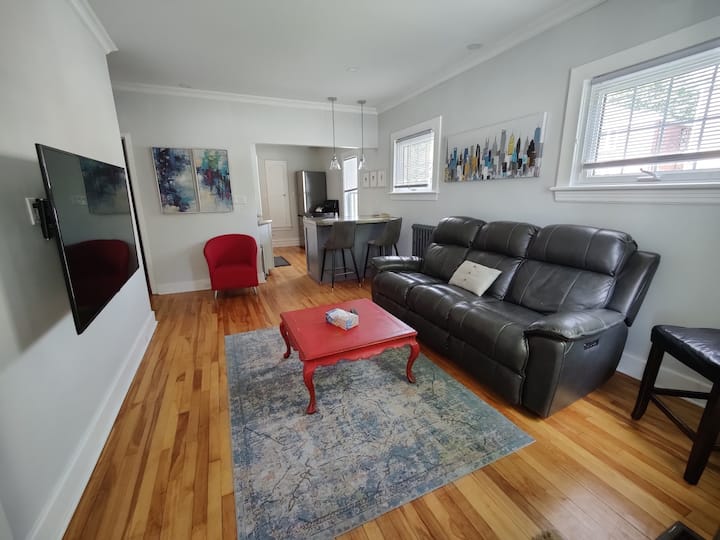 Charming, Modern 3bd House- Walk Downtown! - Greater Sudbury