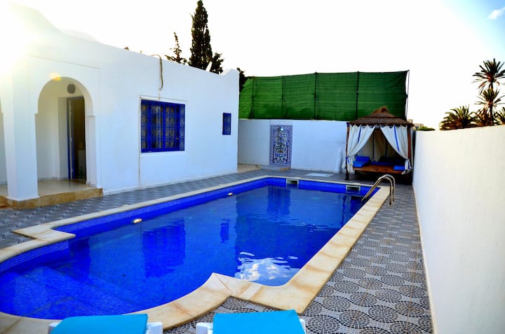 Villa Avec Piscine Privative, Accès Plage à Pied - Djerba