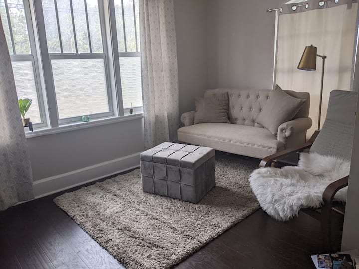 Quaint 1 Bedroom Upstairs. - St. Petersburg, FL