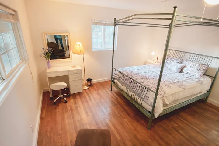 Ashland Dawn Room - Ashland, OR