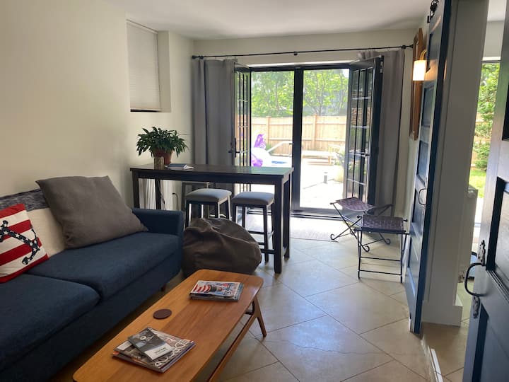 Maine Hacienda W/hot Tub & Seasonal Pool - Portland, ME