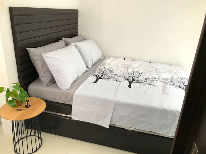 Cozy & Full-service Condo At The Heart Of Bacolod - Bacolod