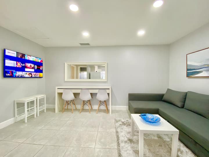 Anna's Peaceful Getaway Luxury Suite - Davie, FL