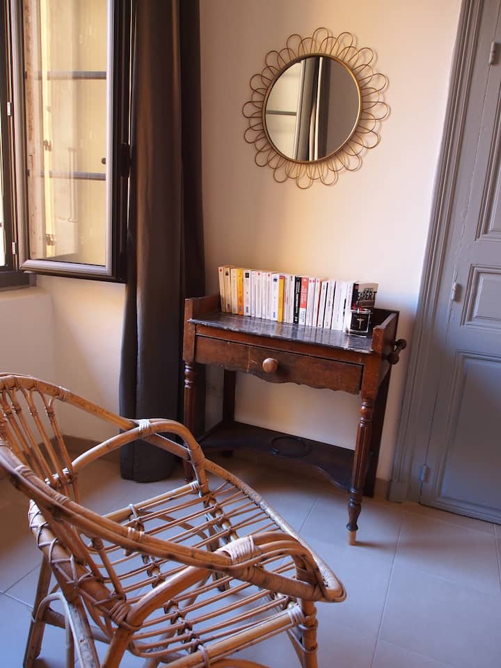 Studio 35 M2 Dans La Vieille Ville ! - ibis budget Ajaccio