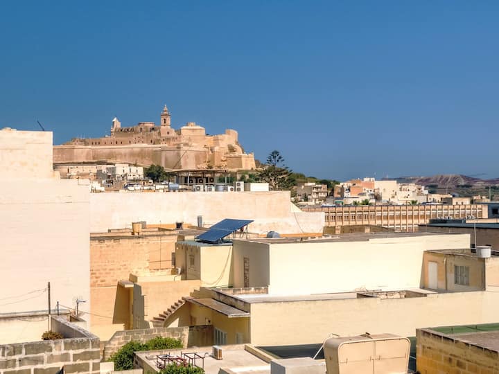 "Vicmar Penthouse" In Victoria On Gozo - Málta