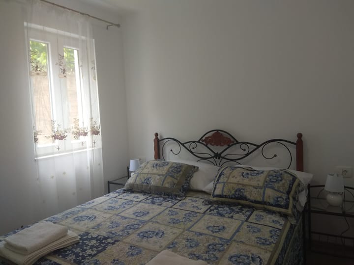 Two Bedroom Apartment With A Living Room - Skradin