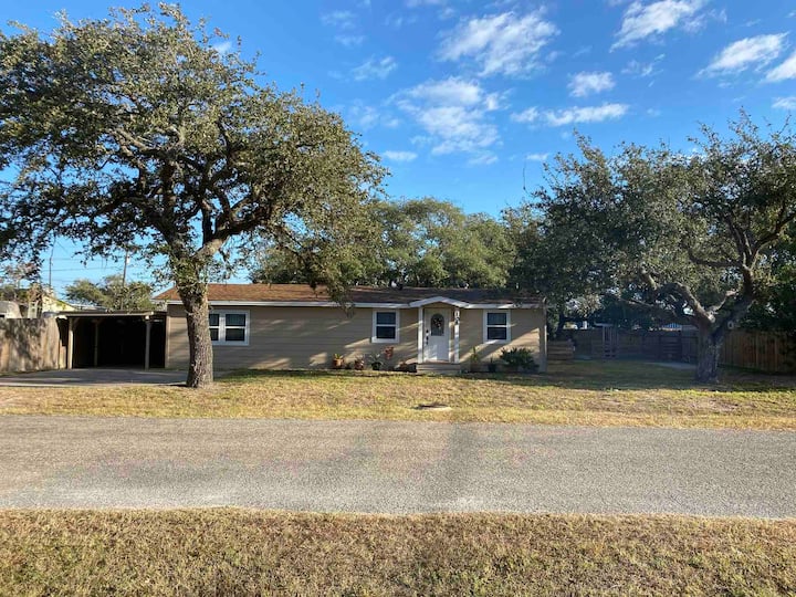 The One With The Big Back Yard And Lots Of Trees - Bayside, TX