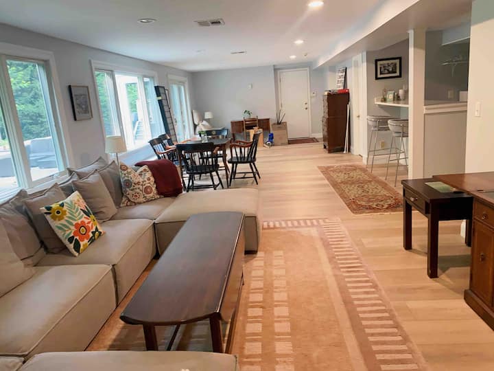 Spacious Private Entire Downstairs Apt Wilton, Ct - New Canaan, CT