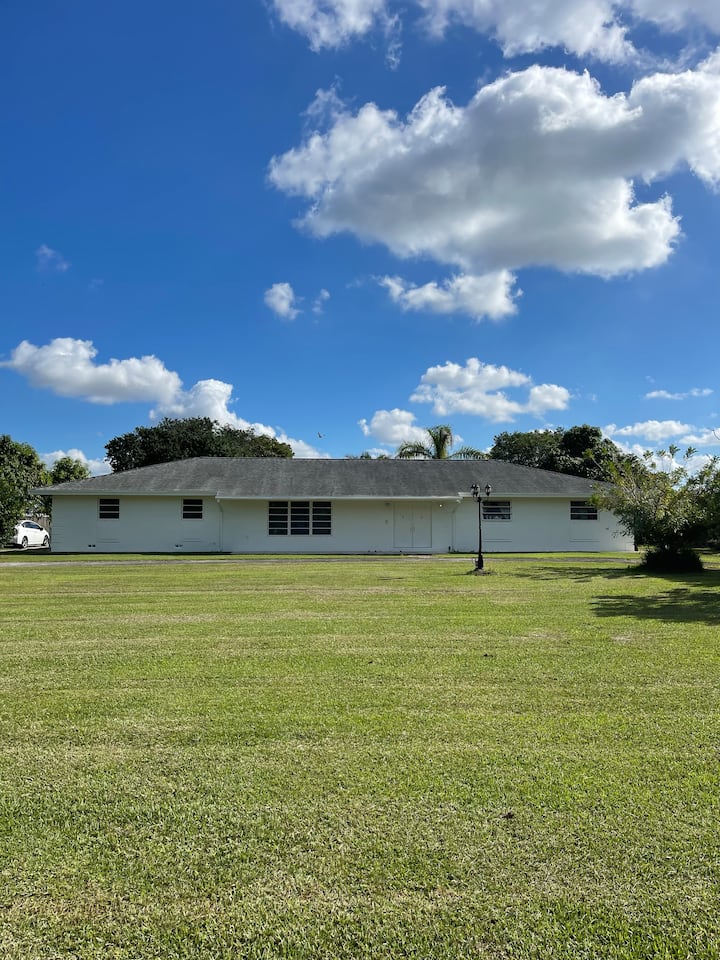 Master Bedroom With Private Bath - Homestead, FL