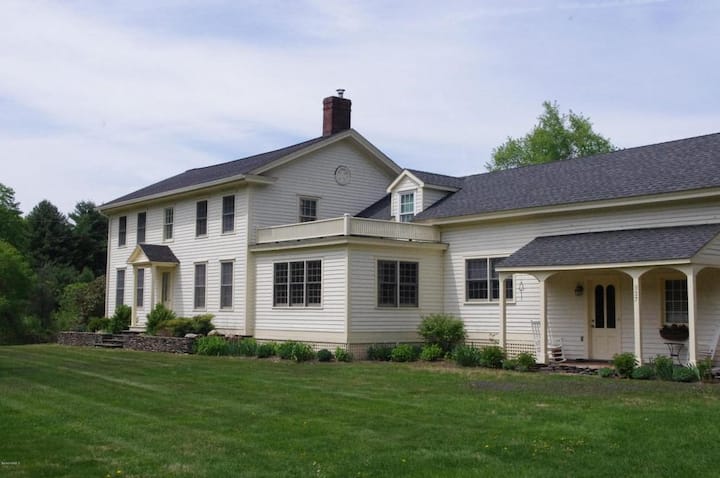 Fun Farmhouse - Great Barrington, MA