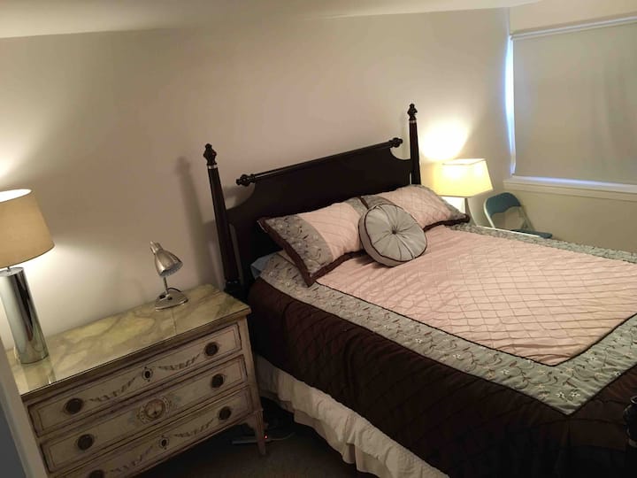 Queen Bed & Private Shower Timonium/hunt Valley - Towson, MD