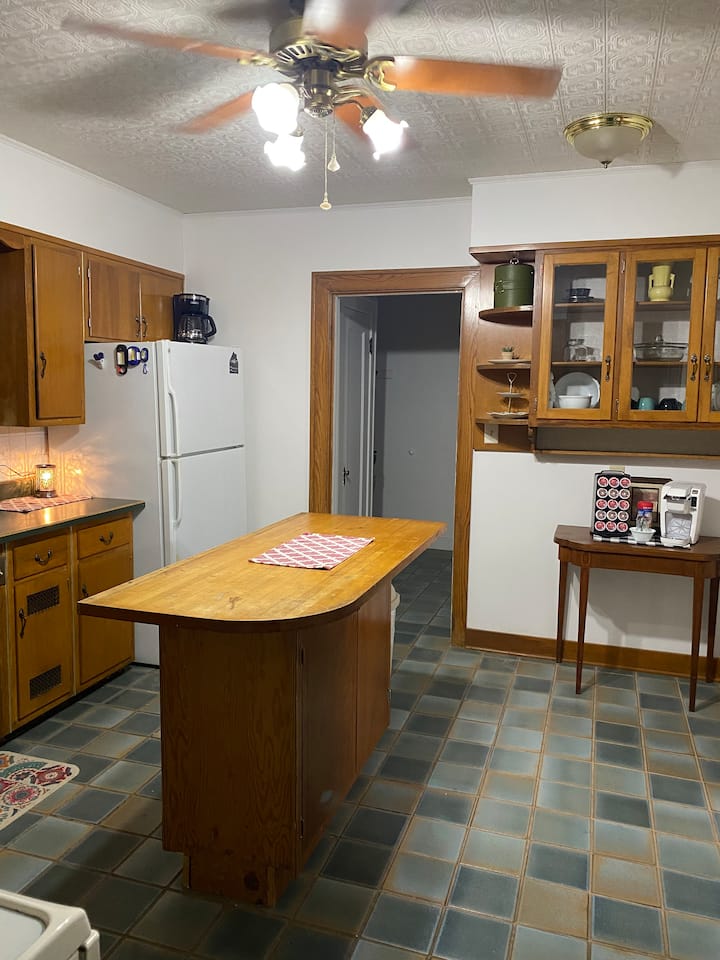 Historic 3br Home • 4 Blocks To Downtown - Rockville, IN