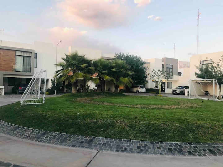 Casa Alvarado A 5 Min De Zona Industrial Slp - San Luis Potosí