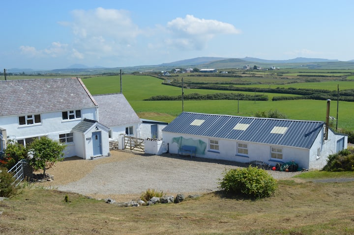 Aberdaron Coastal Cottage For 6 (Double X2, Twin) - Aberdaron