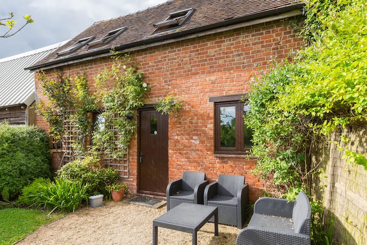 Orchard Barn Cottage ~ Private Garden - Gloucestershire