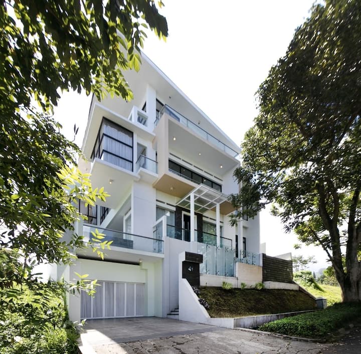 Villa Dago Kanata 7br 45p Infipool Jacuzzi Biliard - Bandung