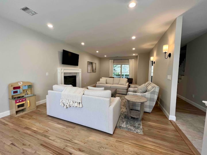 Nofo Family Beach House — Walk To Private Beach - Long Island, NY