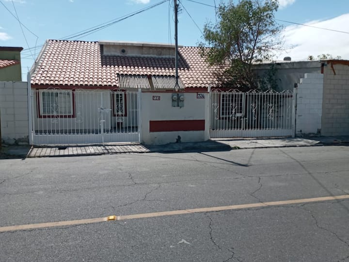 Amplio,céntrico Y Seguro Estacionamiento Cerrado - Mexicali