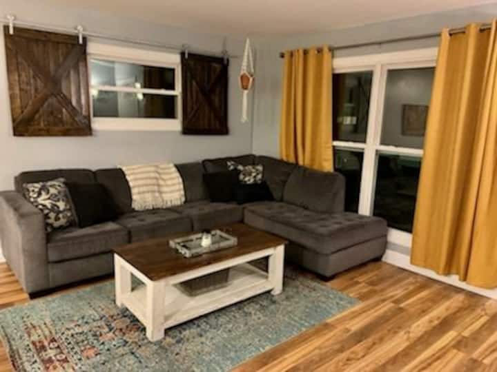 Entire Home -Close To Isu, Carle Hospital & Rivian - Bloomington