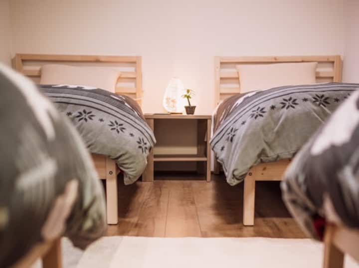 4人部屋 赤倉観光リゾートスキー場まで徒歩２分のBarがある宿 Konayuki - Myoko