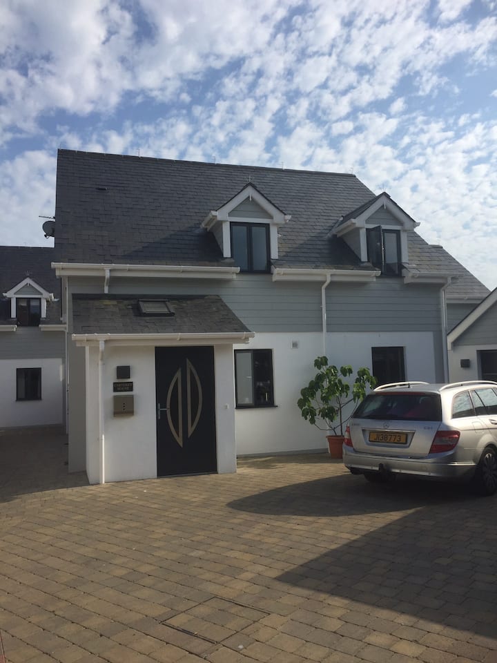 A Modern 3 Bed Home. Sleeps 6. St.peter. Jersey Ci - Jersey
