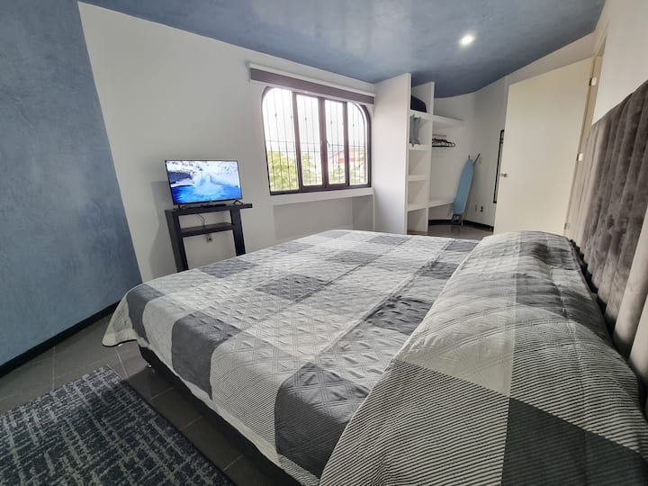 Amplia Casa, Cocheras Techadas, 3 Baños Completos - Morelia