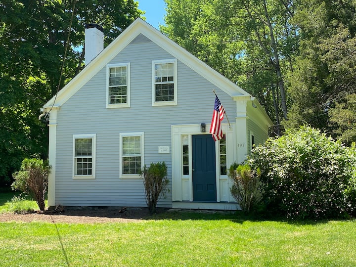 Quaint Summer Cape Cod Getaway - Barnstable, MA