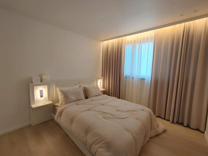 03. 도심속의 여유 #지상3층 #삼전역 1분 #넓은 투룸 #출장 #가족 #가성비 - Seúl