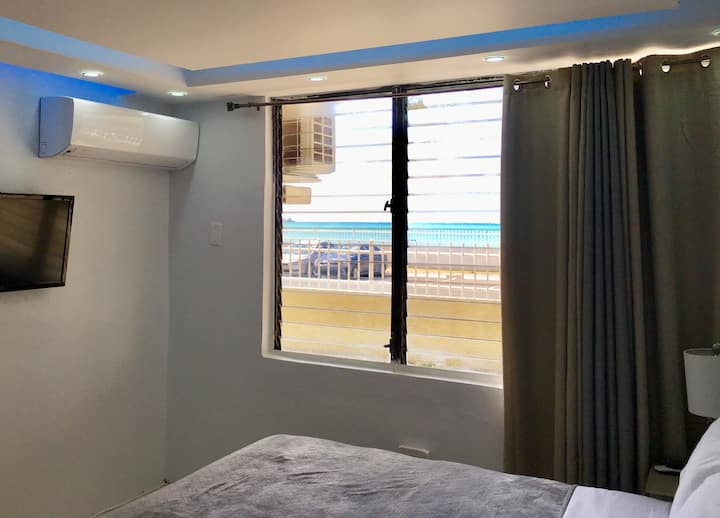 Modern Beach Studio {104} Steps From The Beach - San Juan