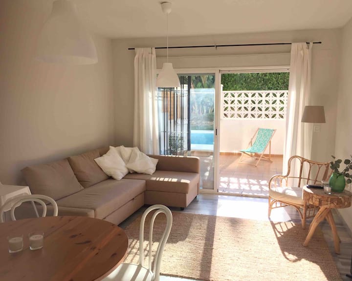 Beautiful Beachside Apt W/ Direct Access To Pool! - Marbella