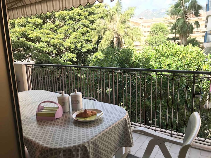 Relaxing Park View On The Sea - Menton