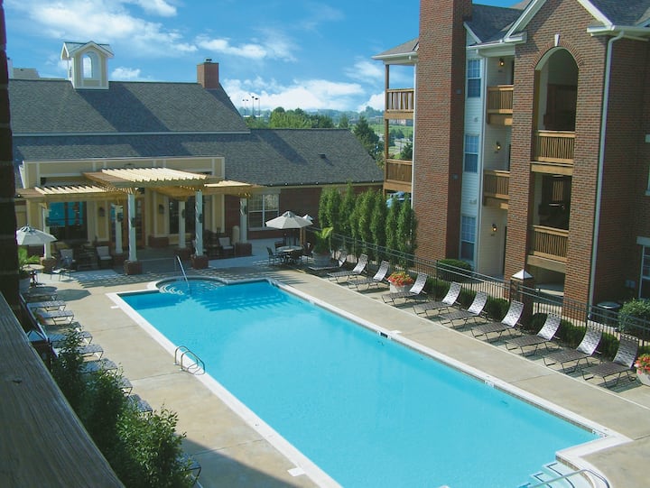 Furnished 2-bedroom Apartment: Southwest Lexington - Lexington, KY