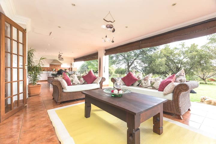 Chartwell Country Manor. Close To Lanseria Airport - Lanseria