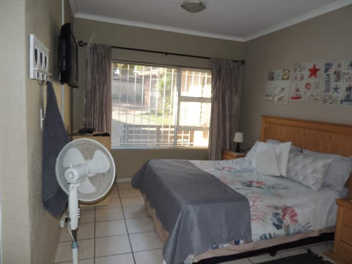 Self Catering Garden Cottage - Kempton Park