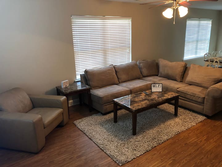 **Spacious 4 Bed 4 Bath House Close To Gsu** - Statesboro, GA