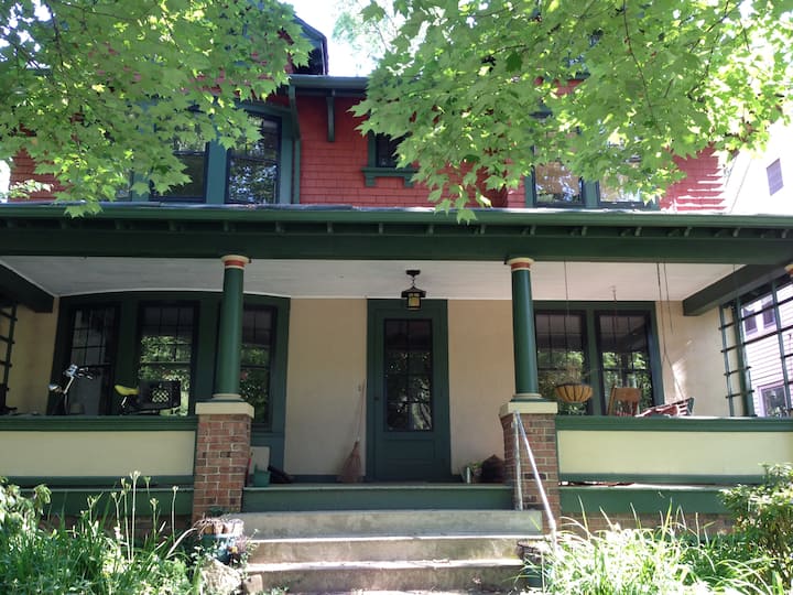 Beautiful Big Old House Right Next To Campus - Urbana, IL